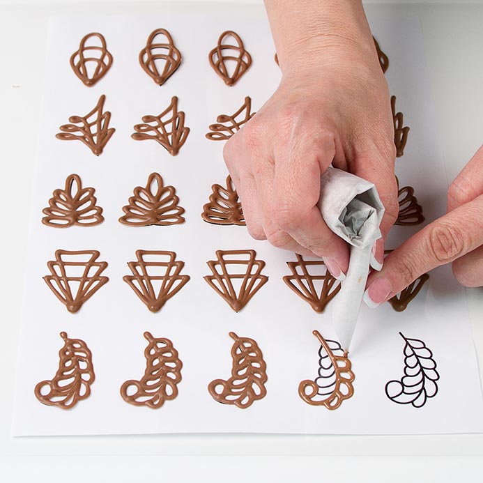 Hand Piped Filigree | Country Kitchen SweetArt