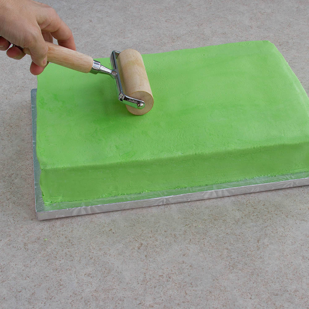 Icing a Cake- Crumb Coat Method | Country Kitchen SweetArt